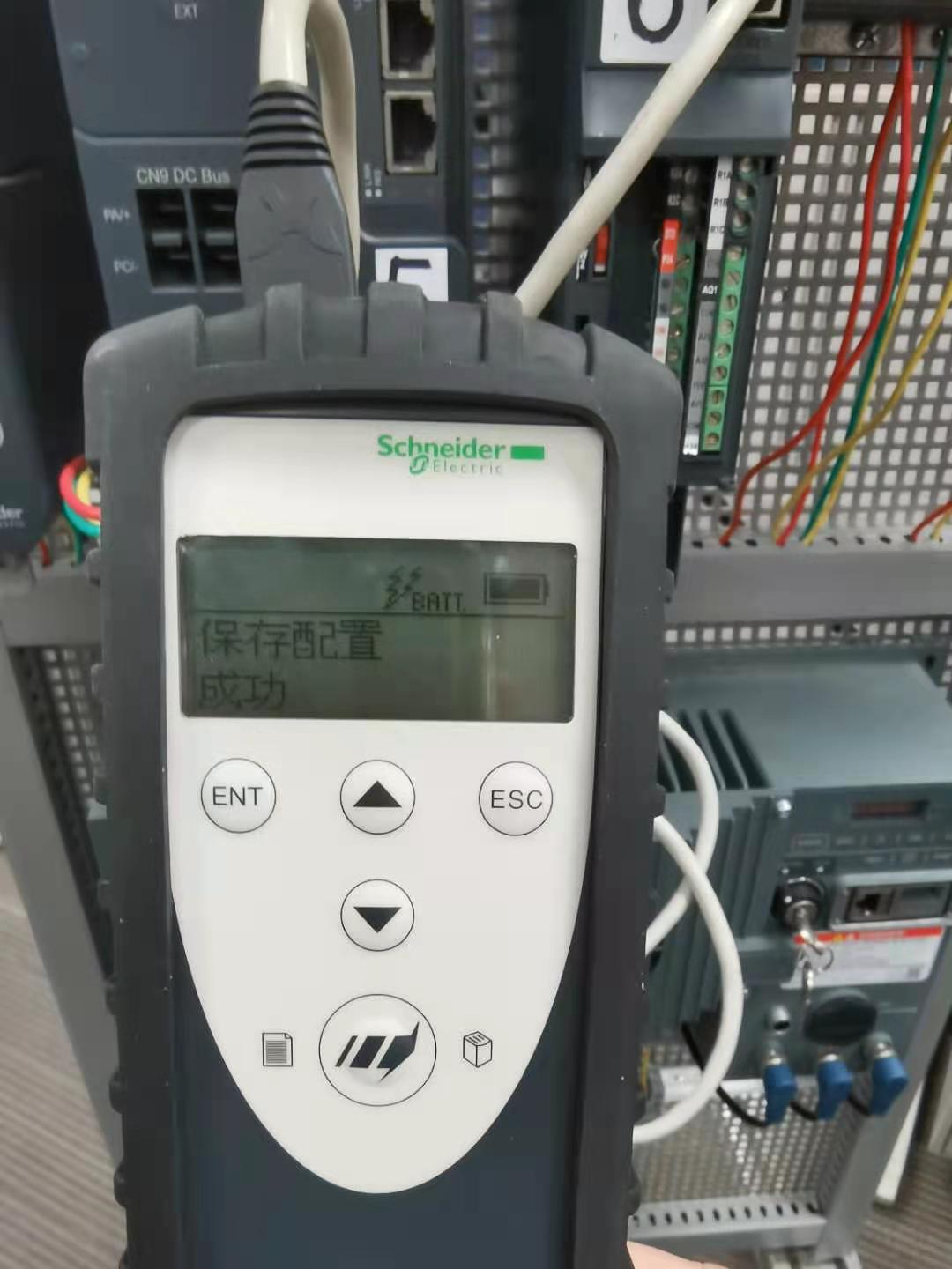 怎么使用多功能下载器VW3A8121上传下载参数？ | 施耐德电气 China