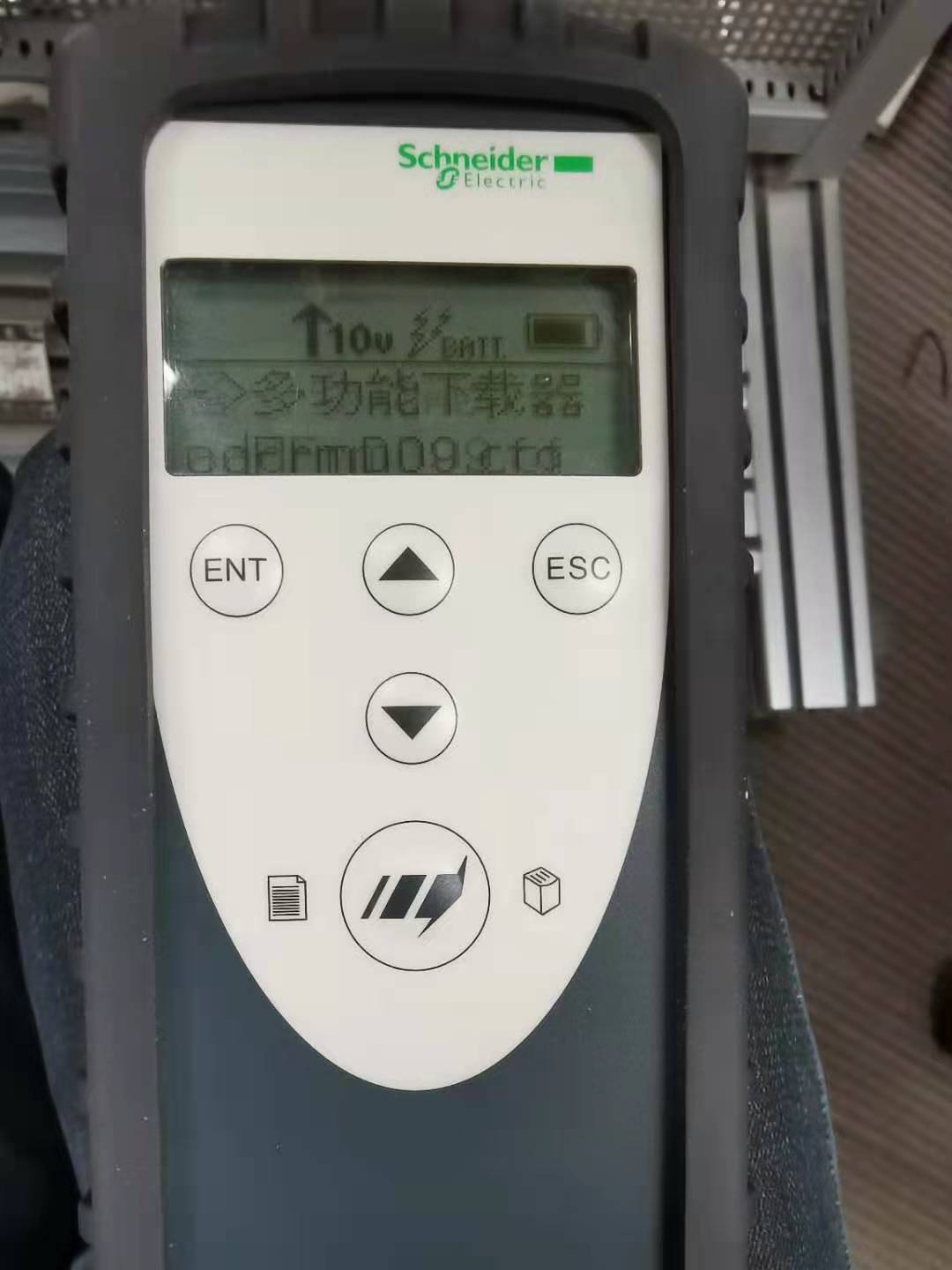 怎么使用多功能下载器VW3A8121上传下载参数？ | 施耐德电气 China